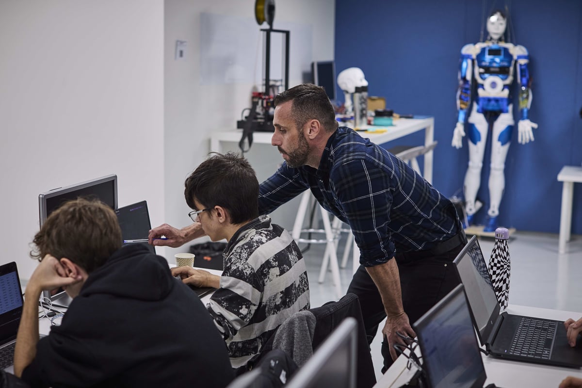 Convocatoria de becas MREC